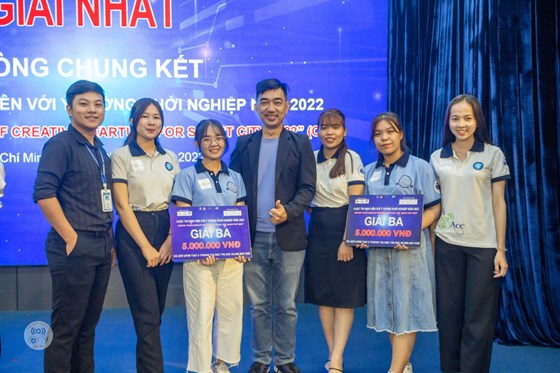 Nhóm sinh viên HUFI xuất sắc giành giải 3 cuộc thi Sinh viên với ý ...